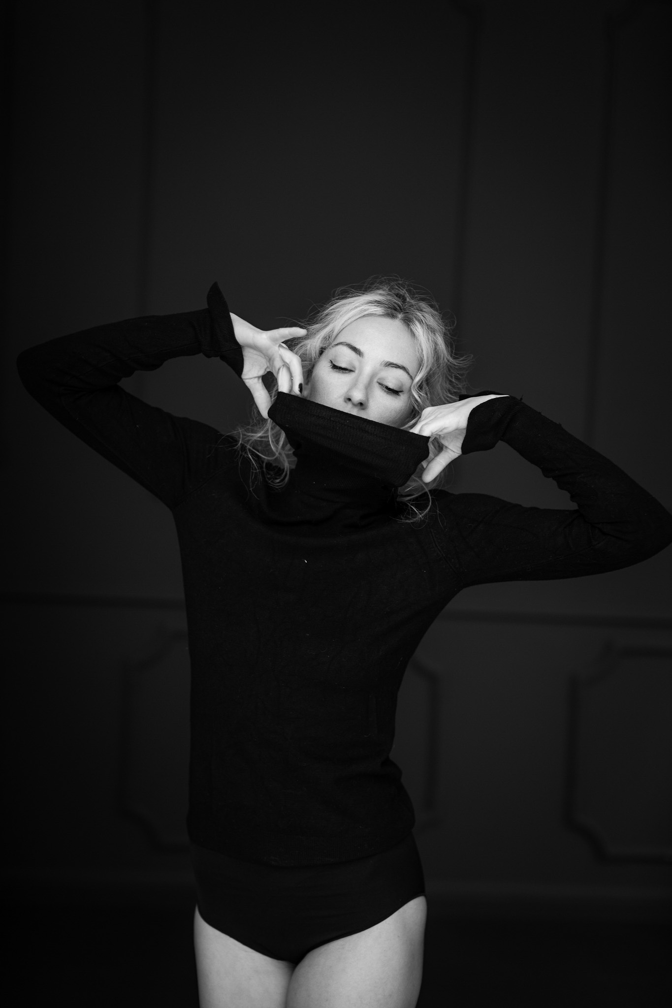 Raluca Aprodu photographed at my studio (day 15691) | Alex Galmeanu's Diary